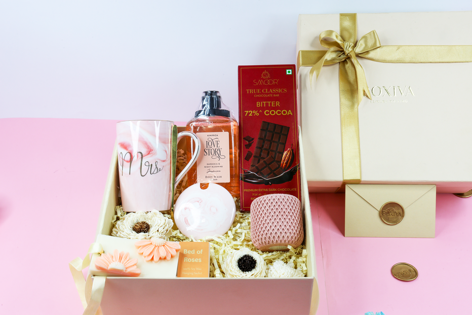Pink Dreams Hamper for Her – Boxiva Luxury Gifting